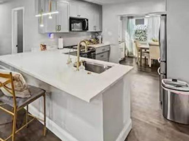 3 Br, 2 bath, Single Family 1204 E Lambright St