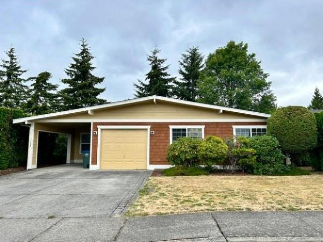3 Br, 2 bath, Single Family 1205 E Indiana