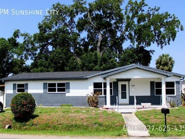 3 Br, 2 bath, Single Family 1206 N Oregon Ave