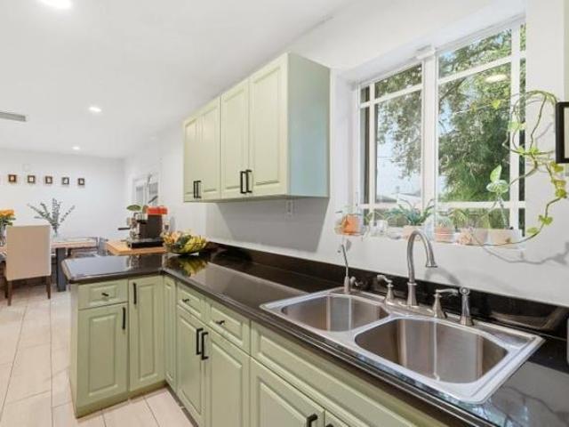 3 Br, 2 bath, Single Family 1208 N 31st Avenue