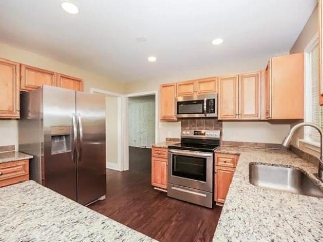 3 Br, 2 bath, Single Family 120 W Innes St