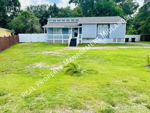 3 Br, 2 bath, Single Family 120 West Lake Dr