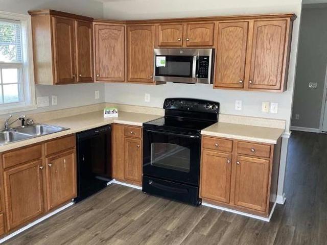 3 Br, 2 bath, Single Family 1210 Waterlyn Dr