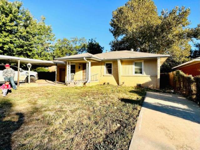 3 Br, 2 bath, Single Family 1211 NW Logan Ave