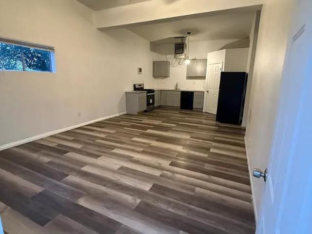 3 Br, 2 bath, Single Family 1215 Gallegos Ln