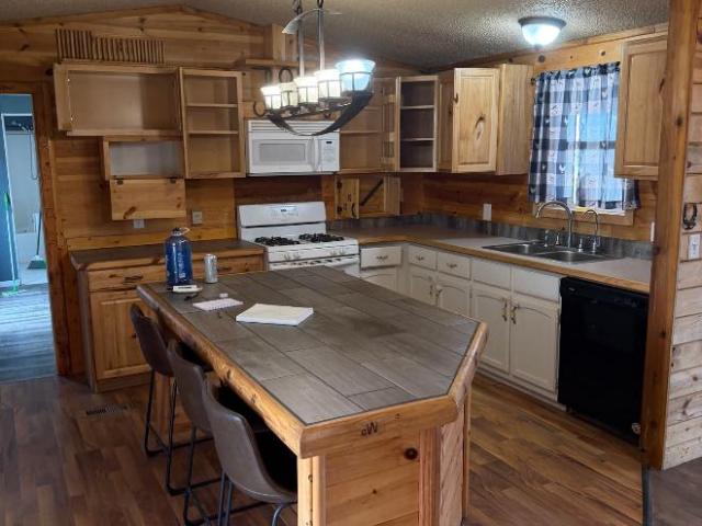 3 Br, 2 bath, Single Family 12169 Cr 352