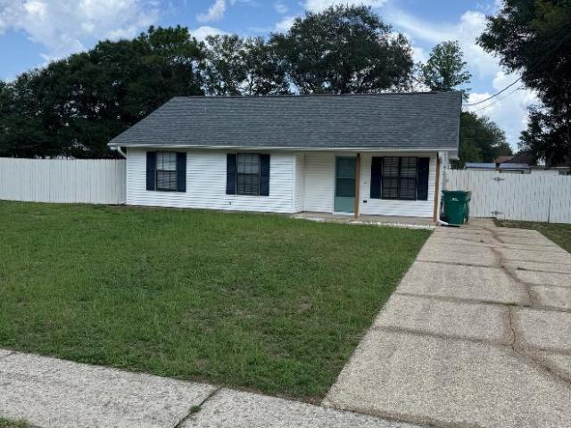 3 Br, 2 bath, Single Family 121 Walker Circle