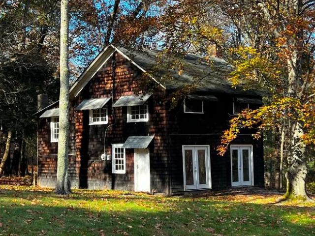 3 Br, 2 bath, Single Family 121 Hilltop Circle