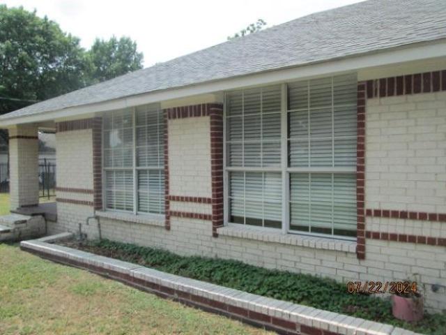 3 Br, 2 bath, Single Family 121 N Hamilton
