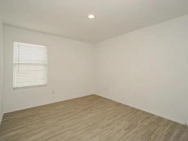 3 Br, 2 bath, Single Family 121 Parish Ln