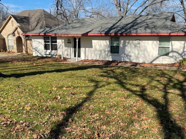 3 Br, 2 bath, Single Family 1225 W Hanna St