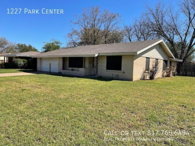 3 Br, 2 bath, Single Family 1227 Park Center