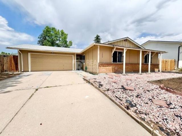 3 Br, 2 bath, Single Family 12293 E Mexico Ave