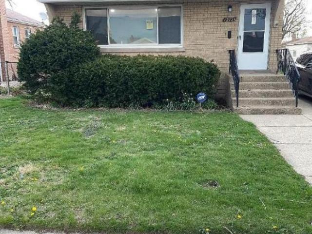 3 Br, 2 bath, Single Family 12327 S Justine St