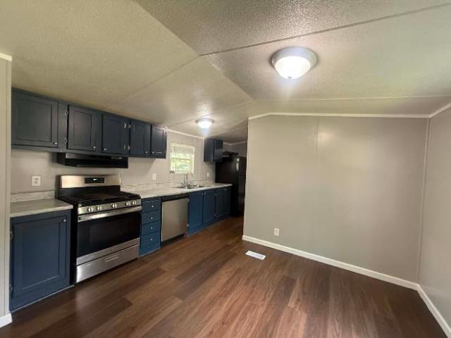 3 Br, 2 bath, Single Family 1236 N Oaklane Rd