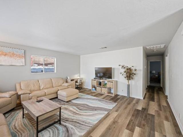 3 Br, 2 bath, Single Family 1237 Lenrey Ave