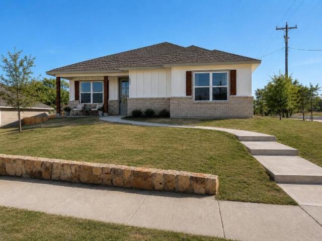 3 Br, 2 bath, Single Family 127 Wells St