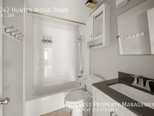 3 Br, 2 bath, Single Family 1242 Hunter Wood Drive