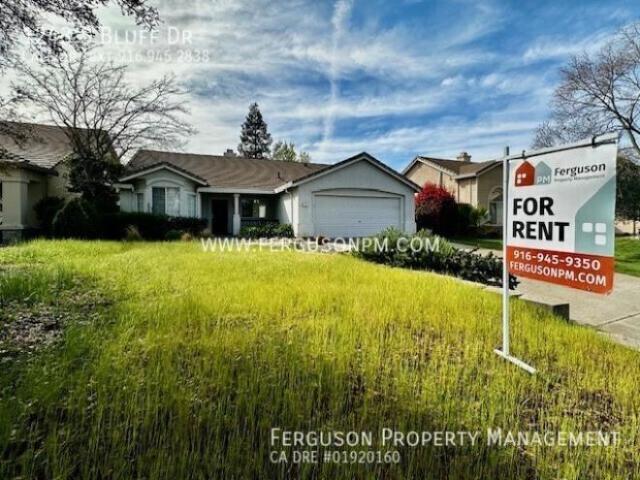 3 Br, 2 bath, Single Family 1243 S Bluff Dr