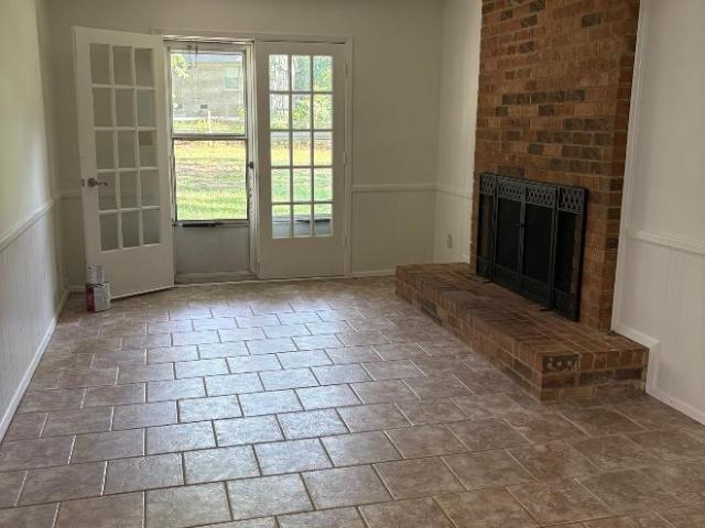 3 Br, 2 bath, Single Family 124 Apple Tree Ct