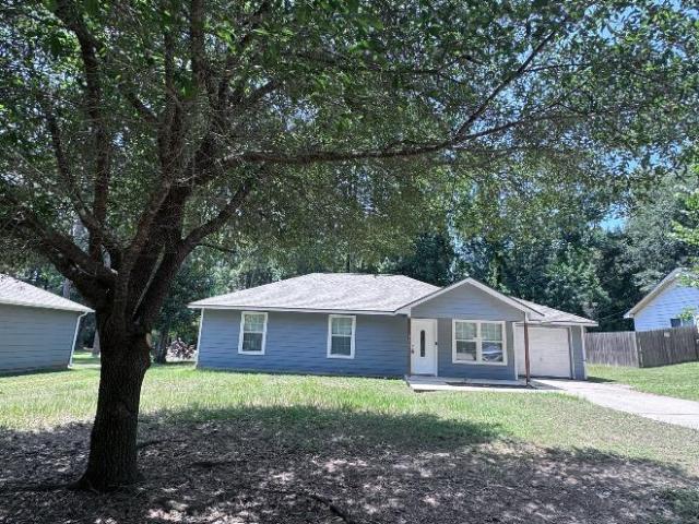 3 Br, 2 bath, Single Family 12551 Royal Lake Dr