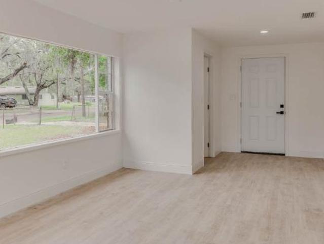 3 Br, 2 bath, Single Family 1255 Pine St