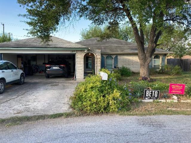 3 Br, 2 bath, Single Family 125 East Upas