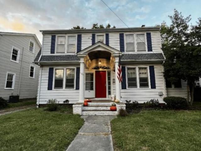 3 Br, 2 bath, Single Family 126 W Randall Ave