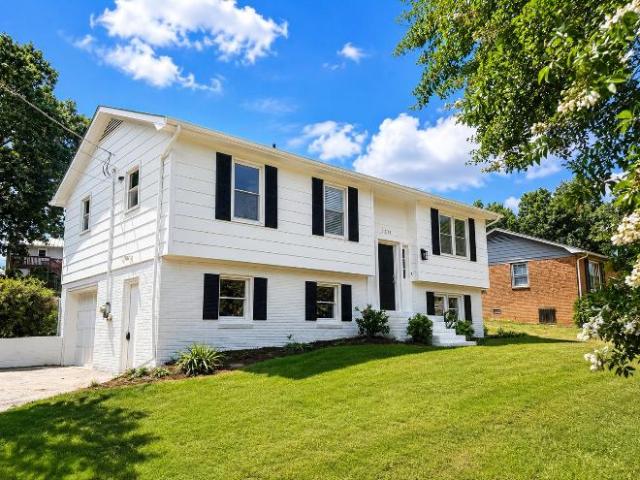3 Br, 2 bath, Single Family 1271 Village Cir