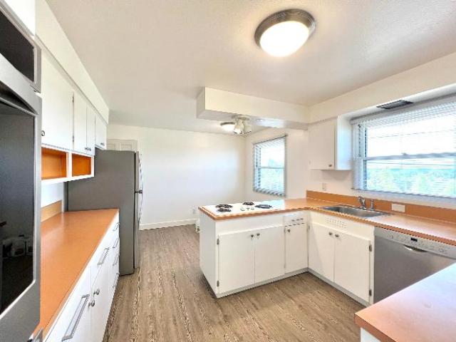 3 Br, 2 bath, Single Family 12815 NE Fremont St