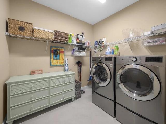 3 Br, 2 bath, Single Family 12899 SW Lake Fern Cir