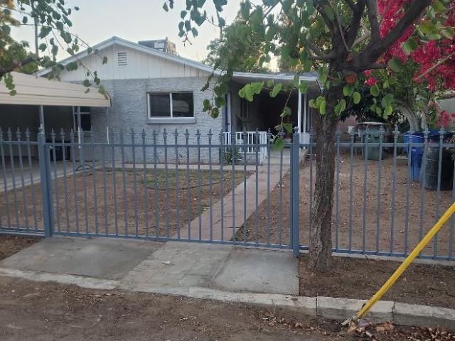 3 Br, 2 bath, Single Family 128 S Willow Ave