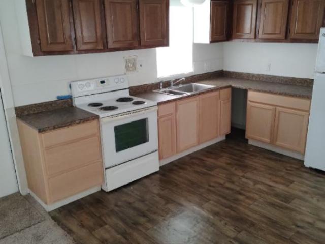 3 Br, 2 bath, Single Family 128 SE Guinevere Ct