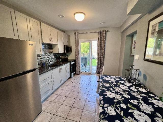 3 Br, 2 bath, Single Family 1292 Argyle Rd