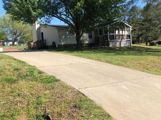 3 Br, 2 bath, Single Family 1305 Ewing Dr