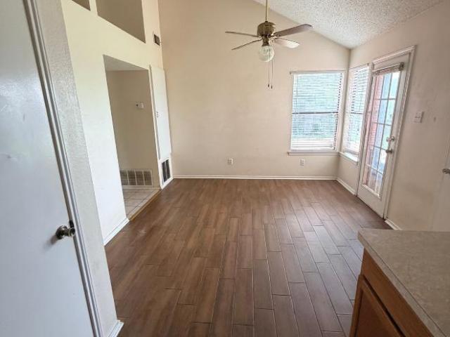 3 Br, 2 bath, Single Family 1311 Petunia Dr