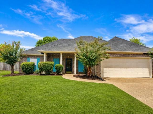 3 Br, 2 bath, Single Family 131 Kenzie Dr