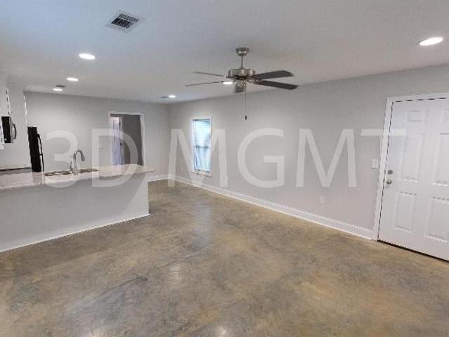 3 Br, 2 bath, Single Family 132 Southridge Road
