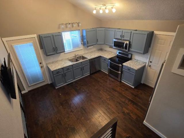 3 Br, 2 bath, Single Family 13389 Mariposa Ct