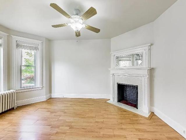 3 Br, 2 bath, Single Family 137 R St NE