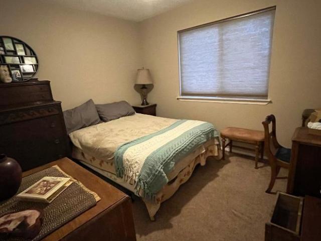 3 Br, 2 bath, Single Family 13400 Durant Ave NE