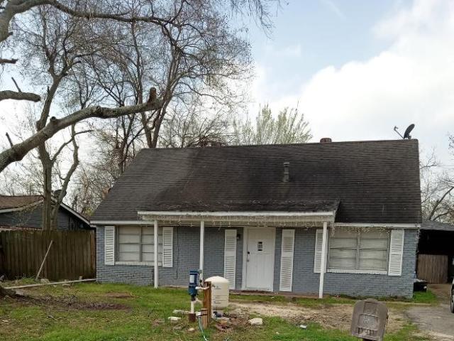 3 Br, 2 bath, Single Family 13411 Champaign St