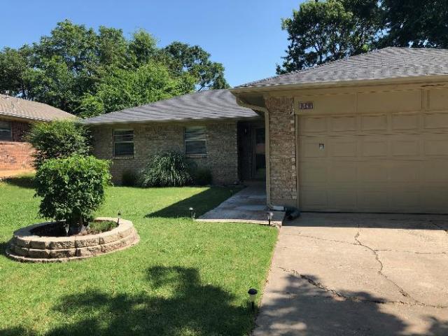 3 Br, 2 bath, Single Family 1341 E Brooks Street