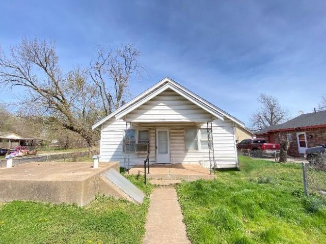 3 Br, 2 bath, Single Family 1345 SW 27th St