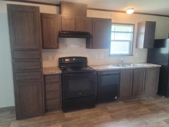 3 Br, 2 bath, Single Family 13590 Center St
