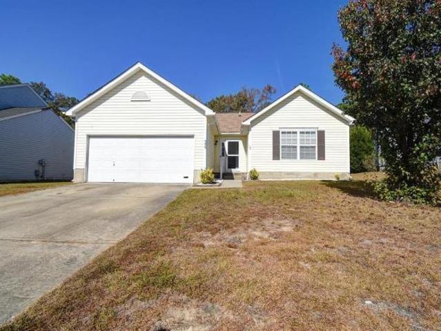 3 Br, 2 bath, Single Family 135 Cape Jasmine Way