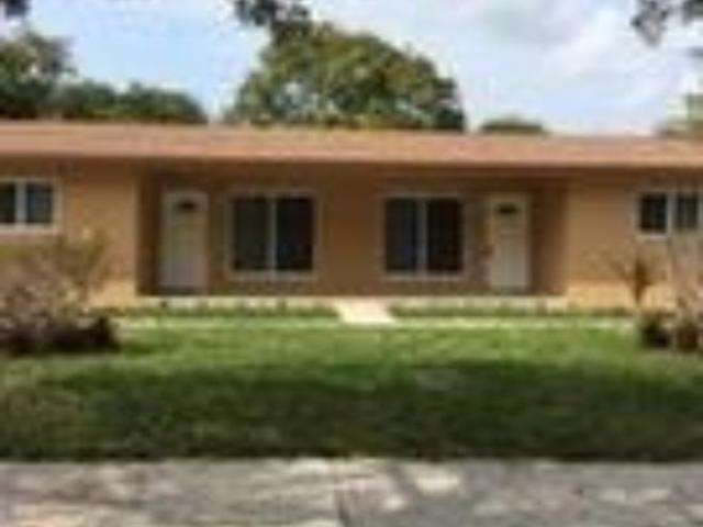 3 Br, 2 bath, Single Family 135 NW 10th St