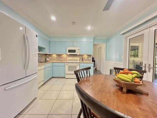 3 Br, 2 bath, Single Family 13619 57th Place N