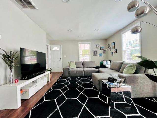 3 Br, 2 bath, Single Family 1369 Gault St Se