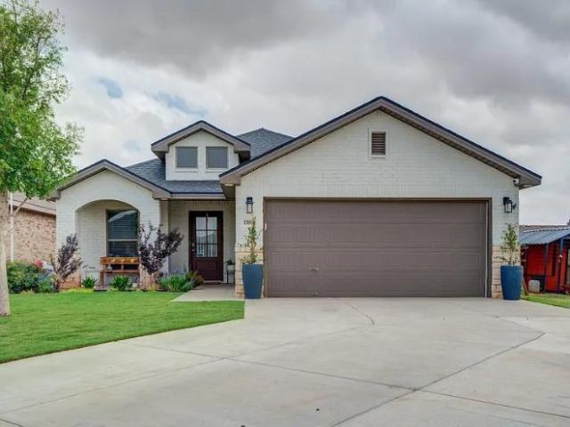 3 Br, 2 bath, Single Family 13819 Red Springs Ave